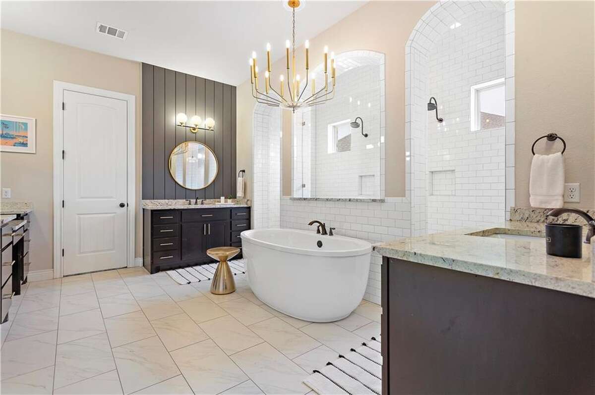 'Twilight' star sells 2 Austin-area homes, one bought from DIY ...