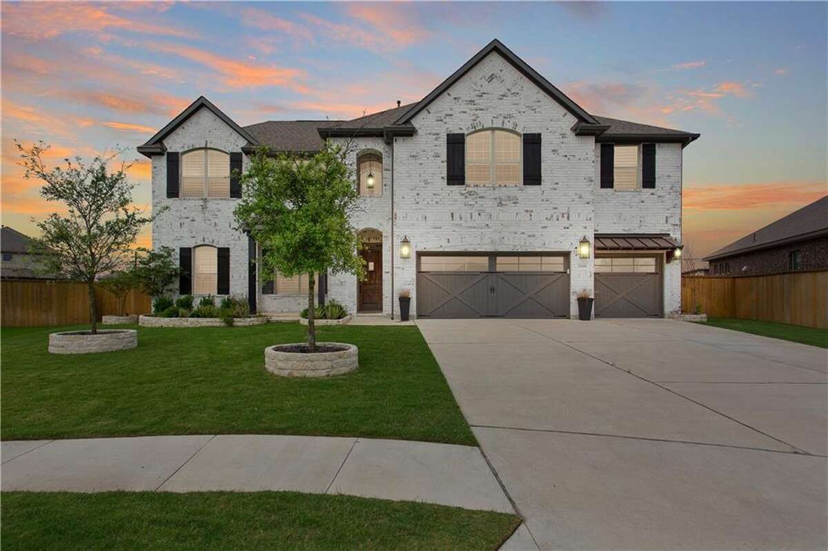 'Twilight' star sells 2 Austin-area homes, one bought from DIY ...