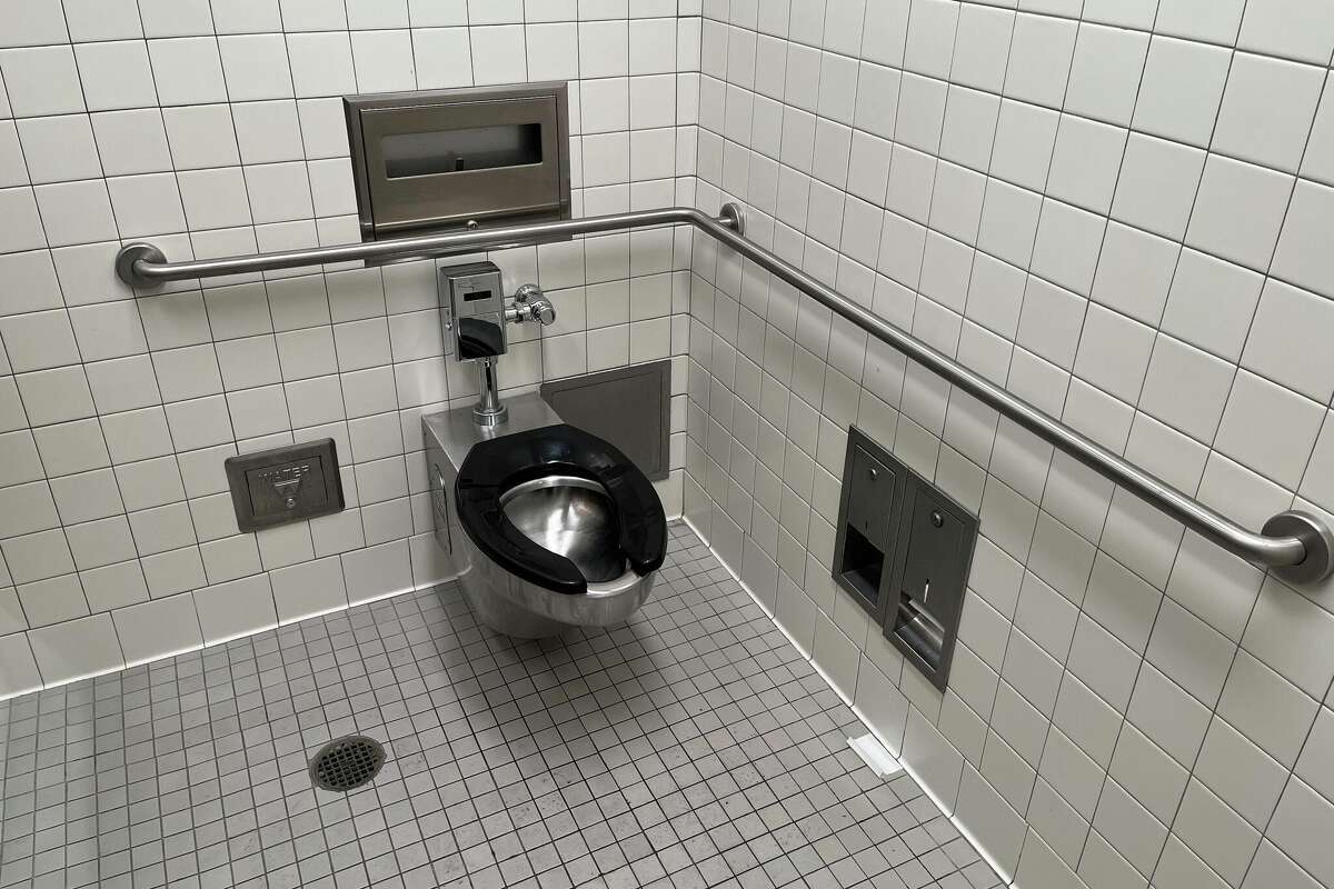 BART reopened the Powell bathroom. Here's our review.