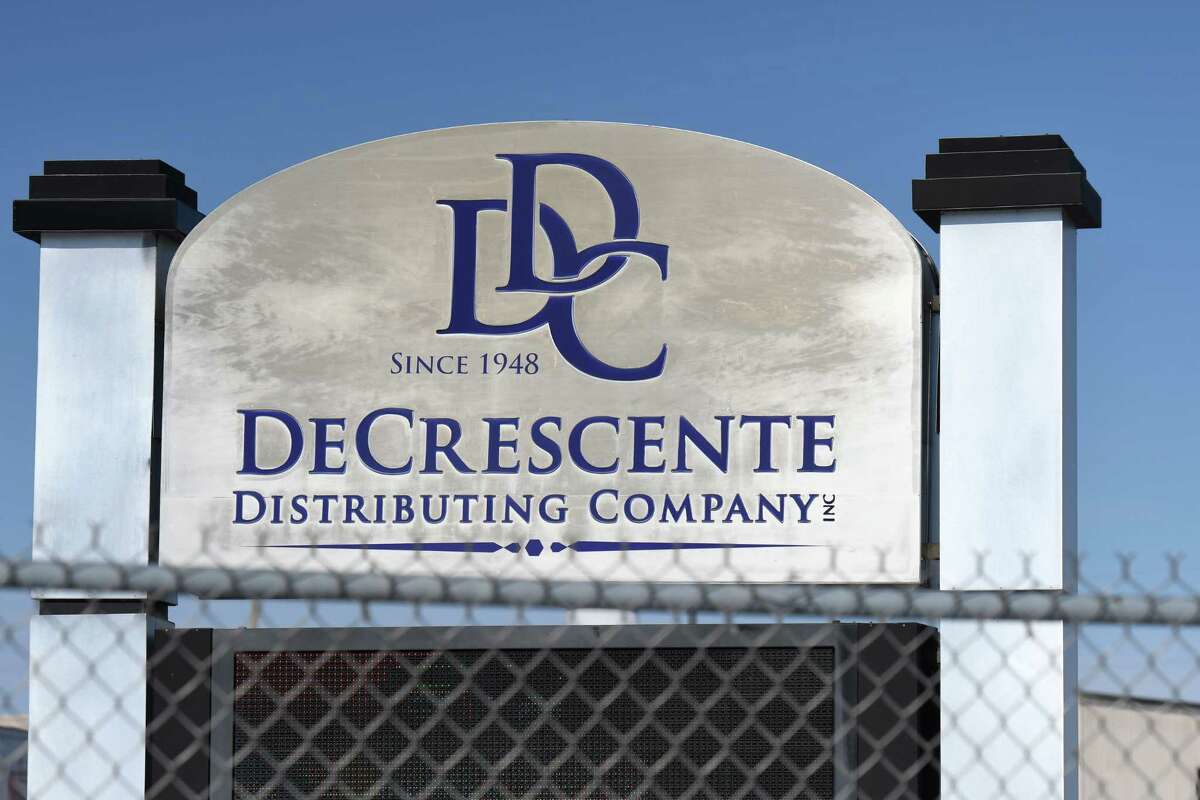 OSHA investigating fatal fall at DeCrescente Distributing warehouse