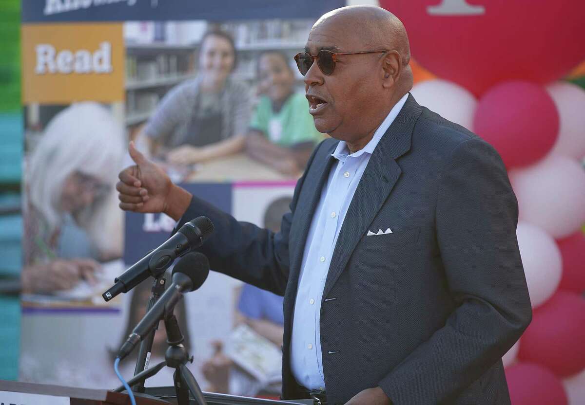 Harris County Public Library will distribute 55,000 devices to tackle ...