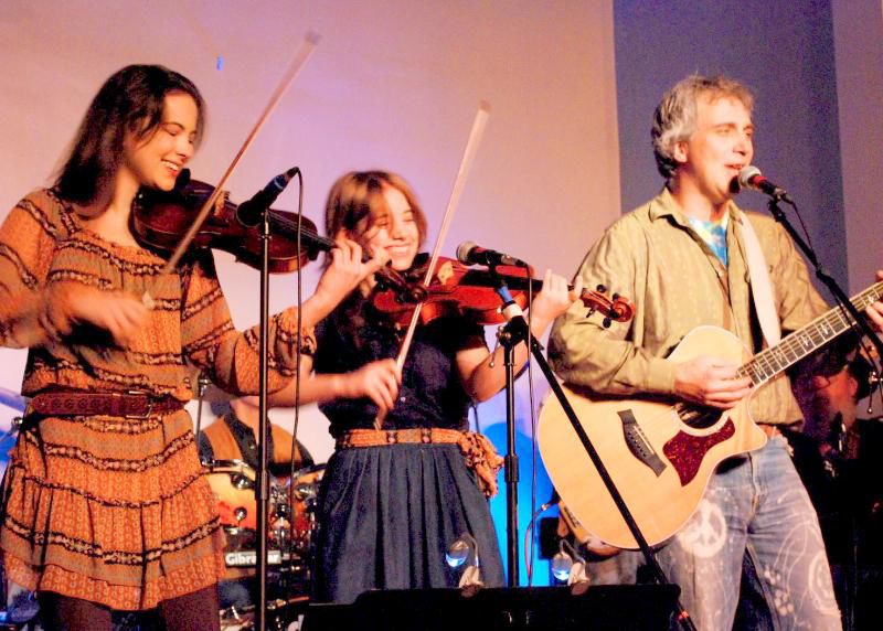 Seeger Family to Stage Tribute Concert to Folk Legend