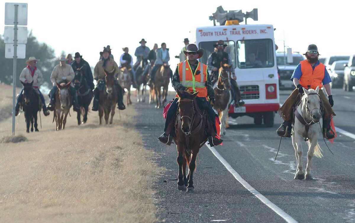 ‘Cowboy tradition alive’: Trail riders mount up and take the scenic ...