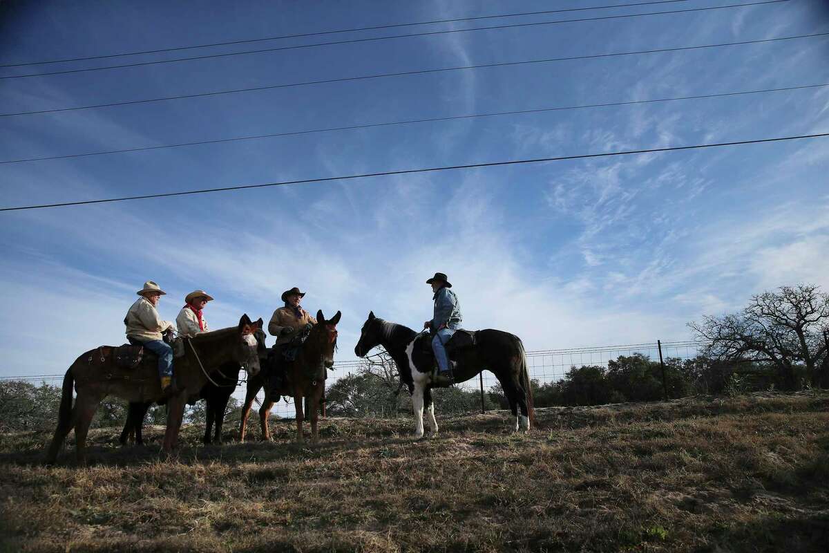 ‘Cowboy tradition alive’: Trail riders mount up and take the scenic ...
