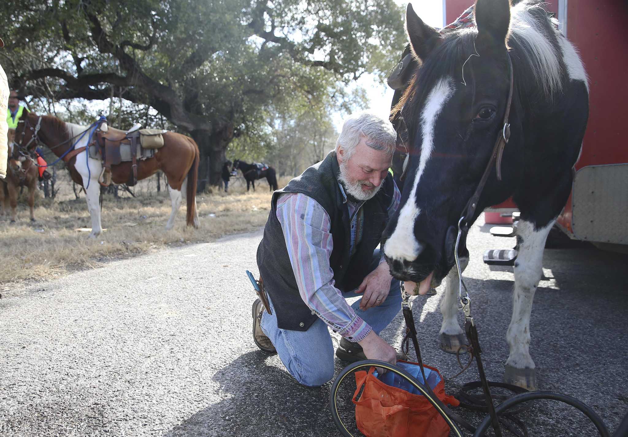 ‘Cowboy tradition alive’: Trail riders mount up and take the scenic ...