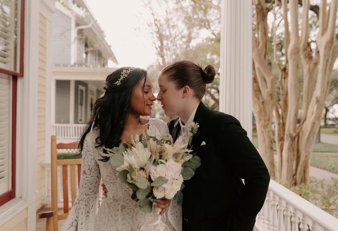 Former Houston mayor's daughter marries longtime girlfriend in historic ...