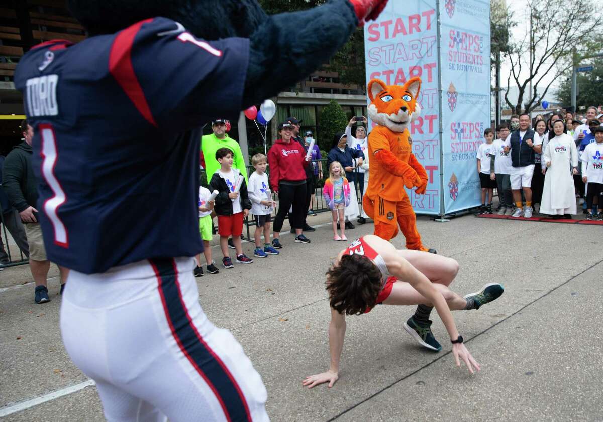 While waiting out MLB lockout, “Rally Nuns” run through downtown ...
