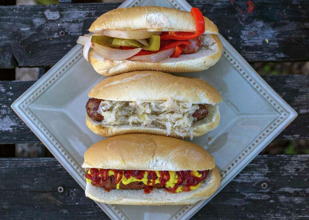 Chuck Blount shares the best way to cook bratwurst using Wisconsin brat ...