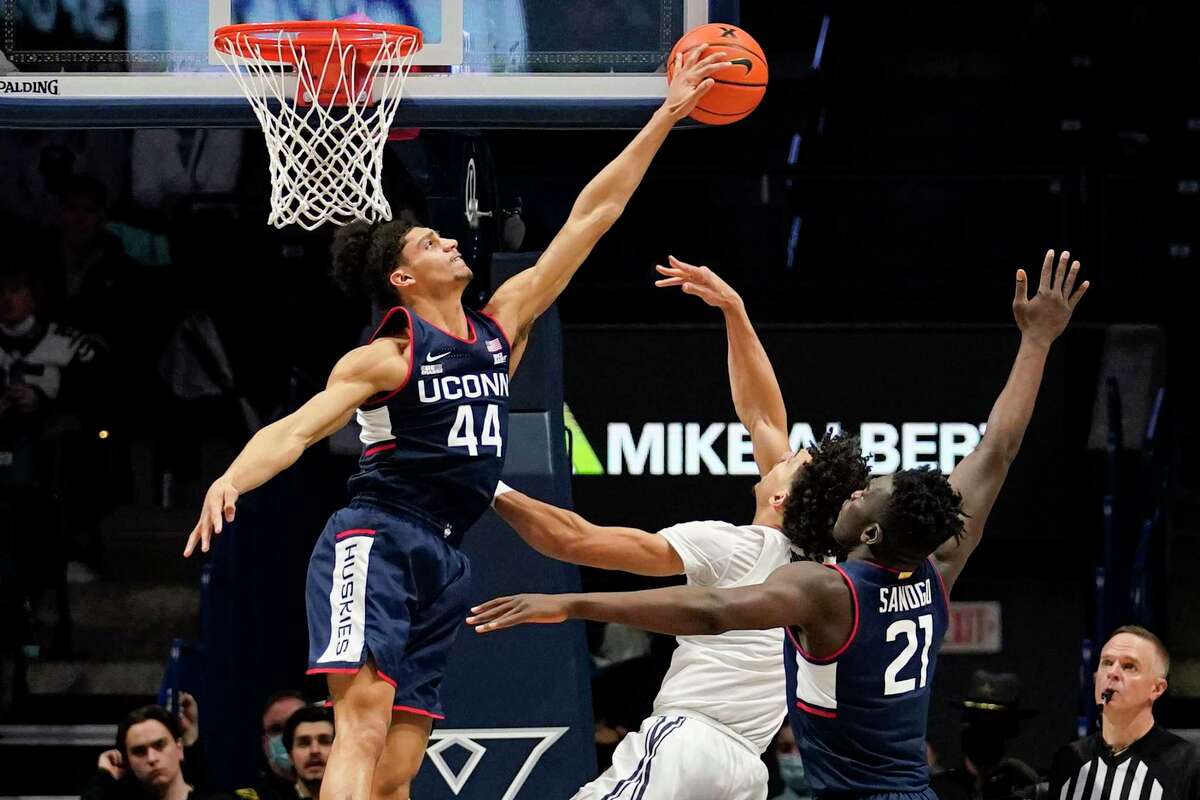 The Andre Jackson ‘experience’ is wild, spectacular ride for UConn men ...