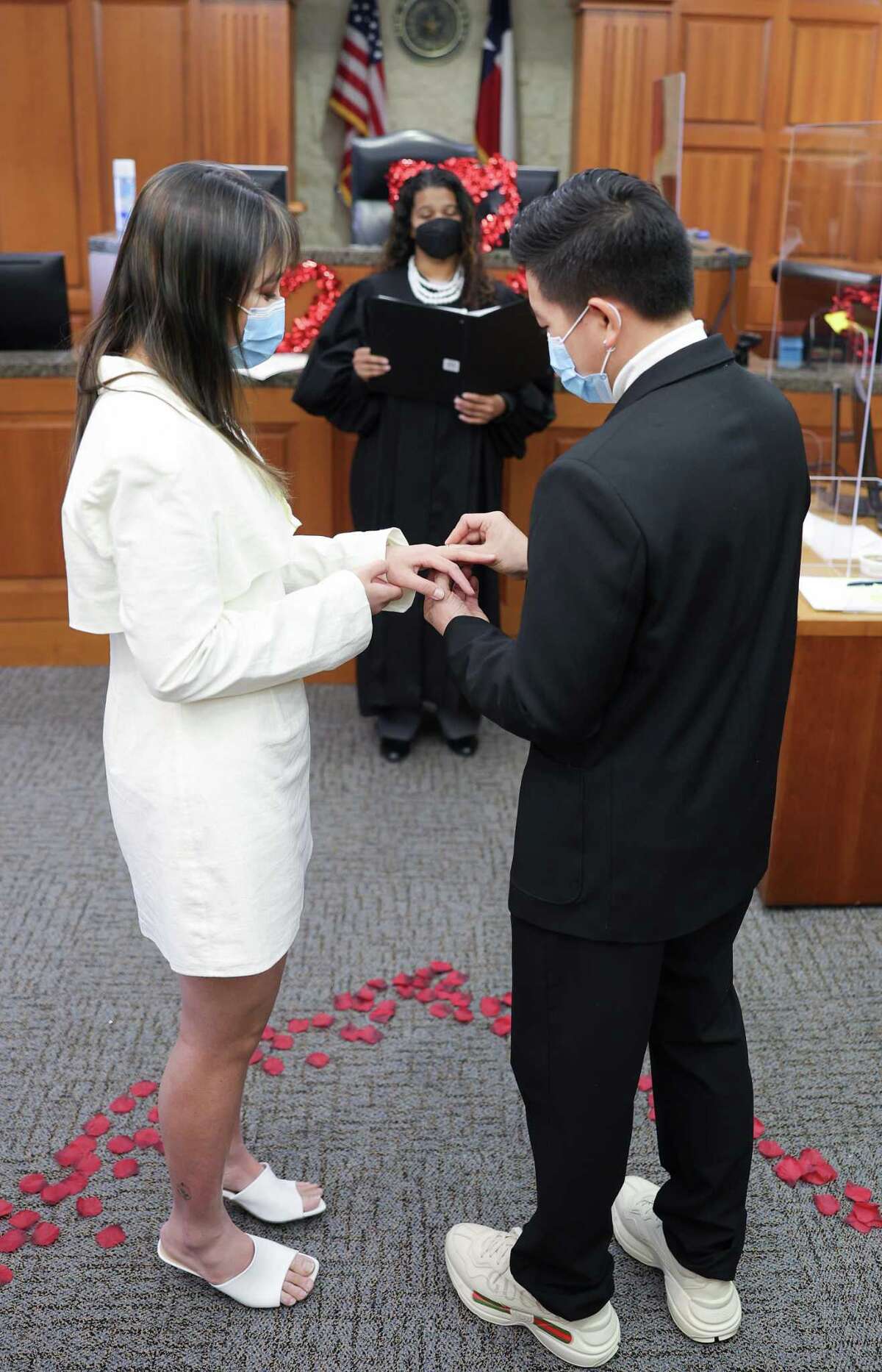 Houston couples flock to courthouse for Valentine’s Day to exchange ...