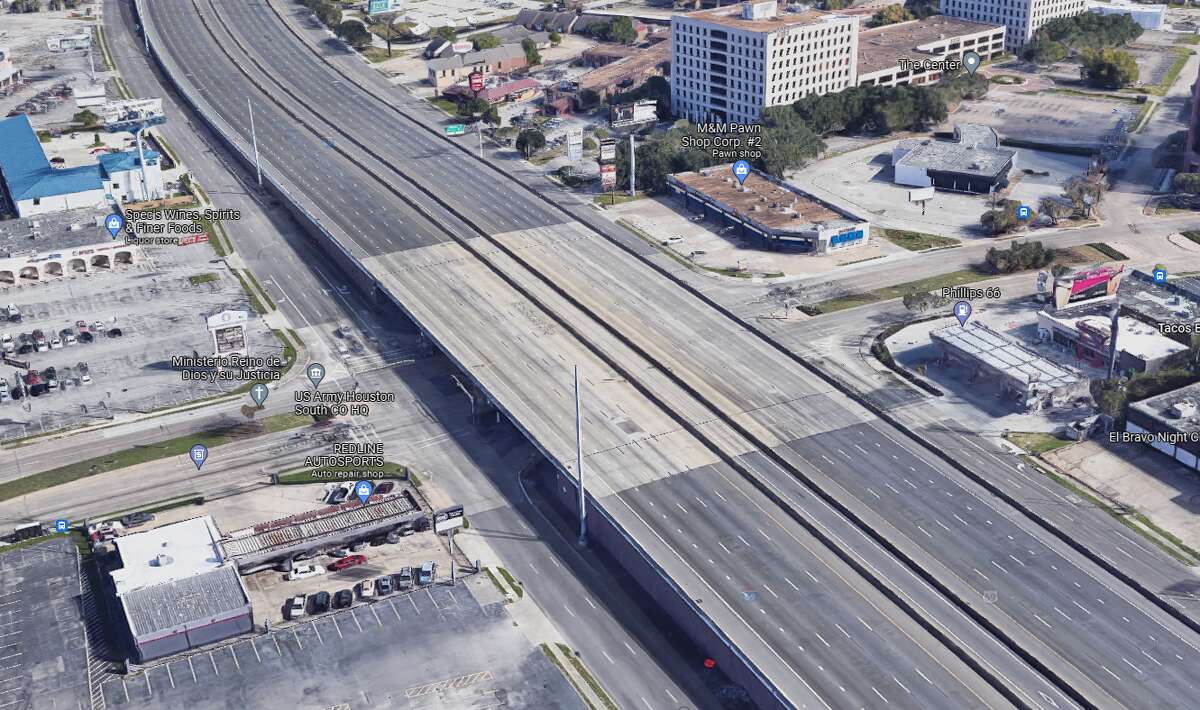 Emergency repairs force total closure of Houston's Southwest Freeway