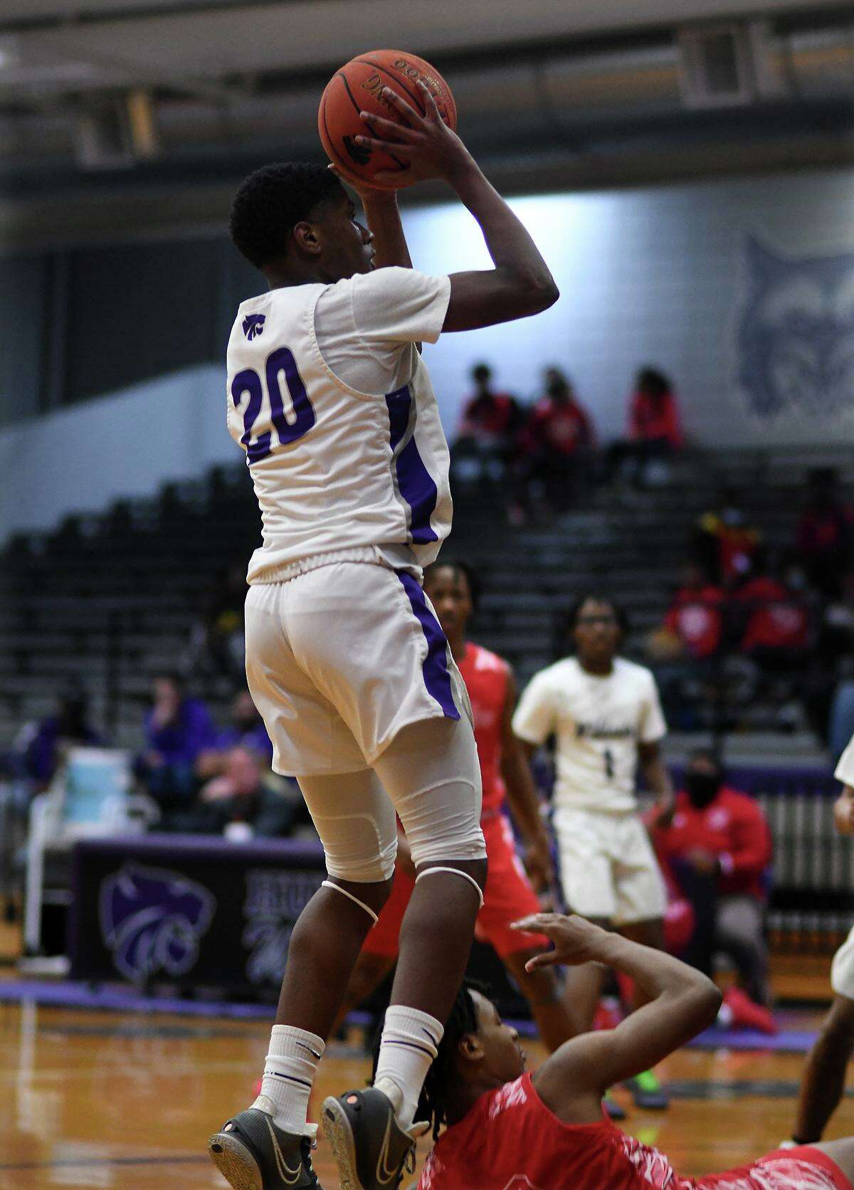 Humble celebrates Larry Johnson Gymnasium one final time