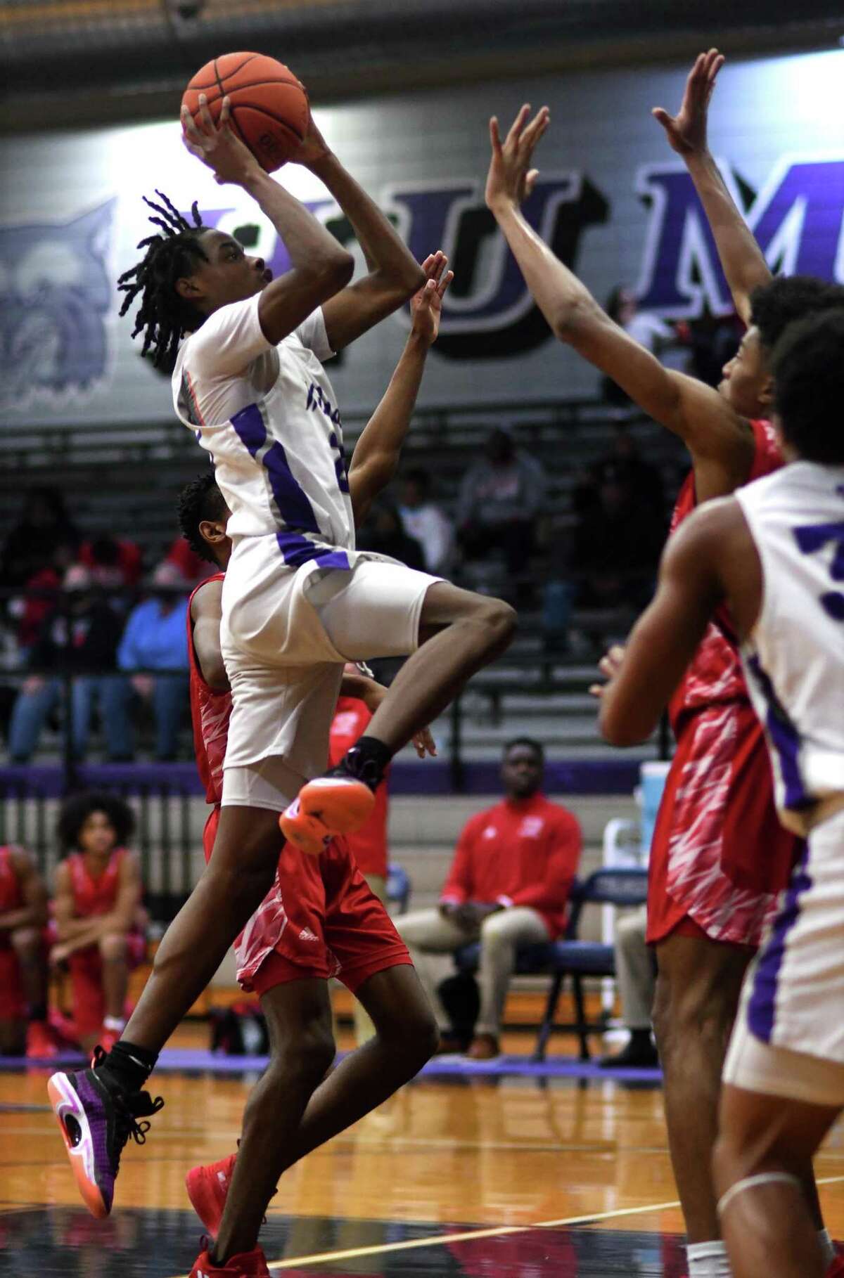 Humble celebrates Larry Johnson Gymnasium one final time