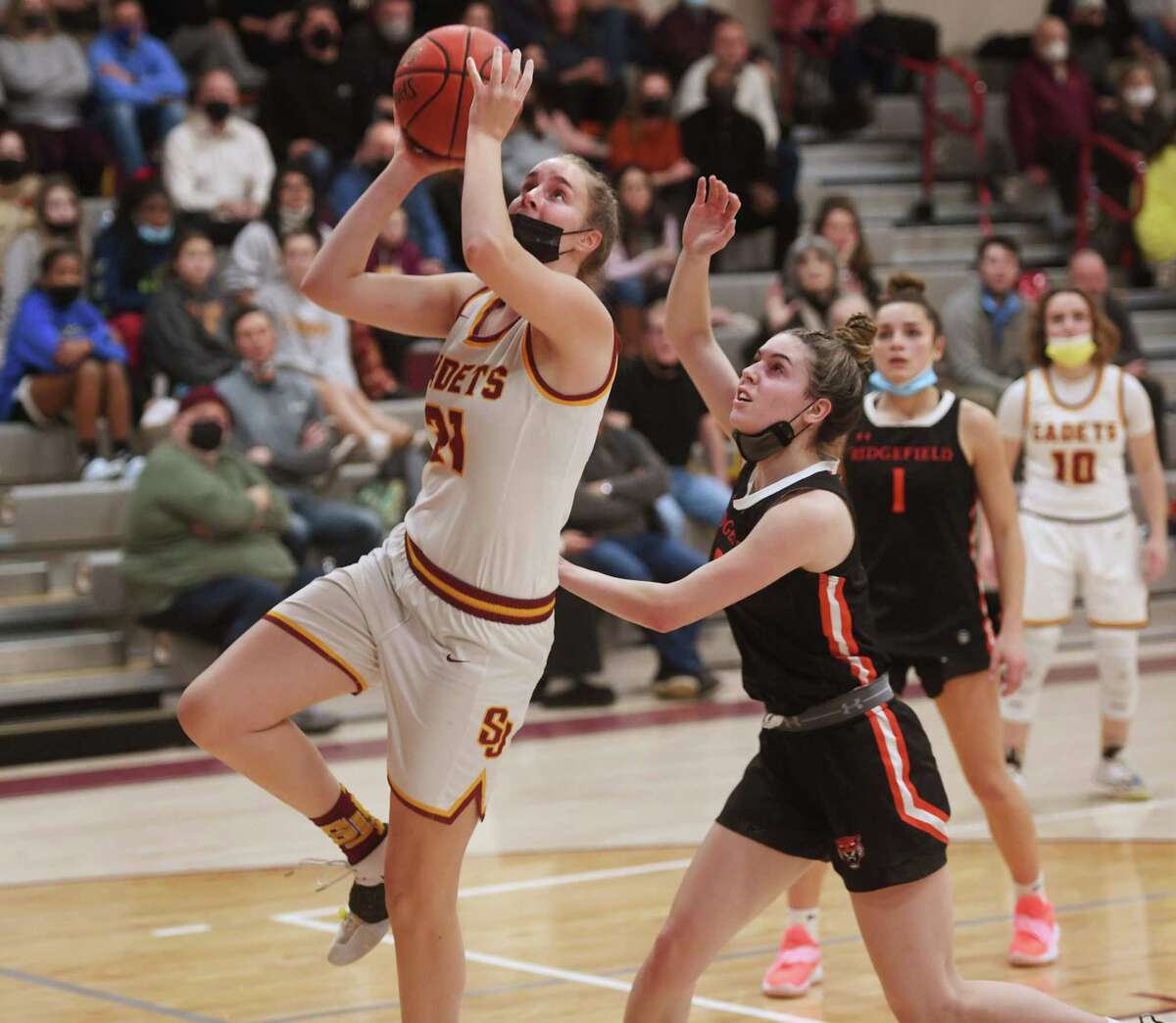 Ridgefield hands No. 5 St. Joseph girls basketball team first FCIAC loss