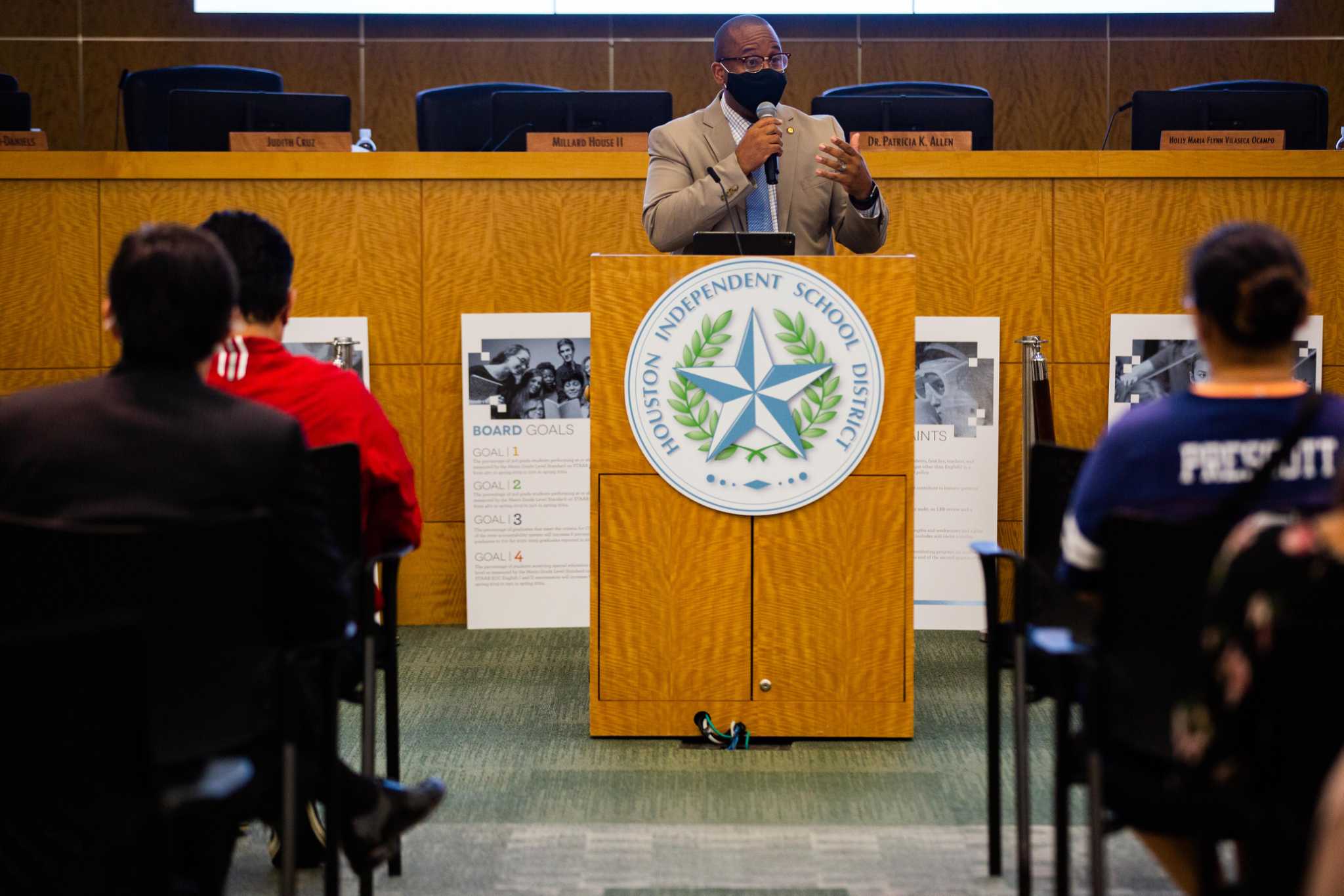 Uncertainty hangs over HISD as TEA draws out takeover decision