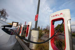 Tesla recalls 130,000 cars over 'lagging' touchscreen glitch