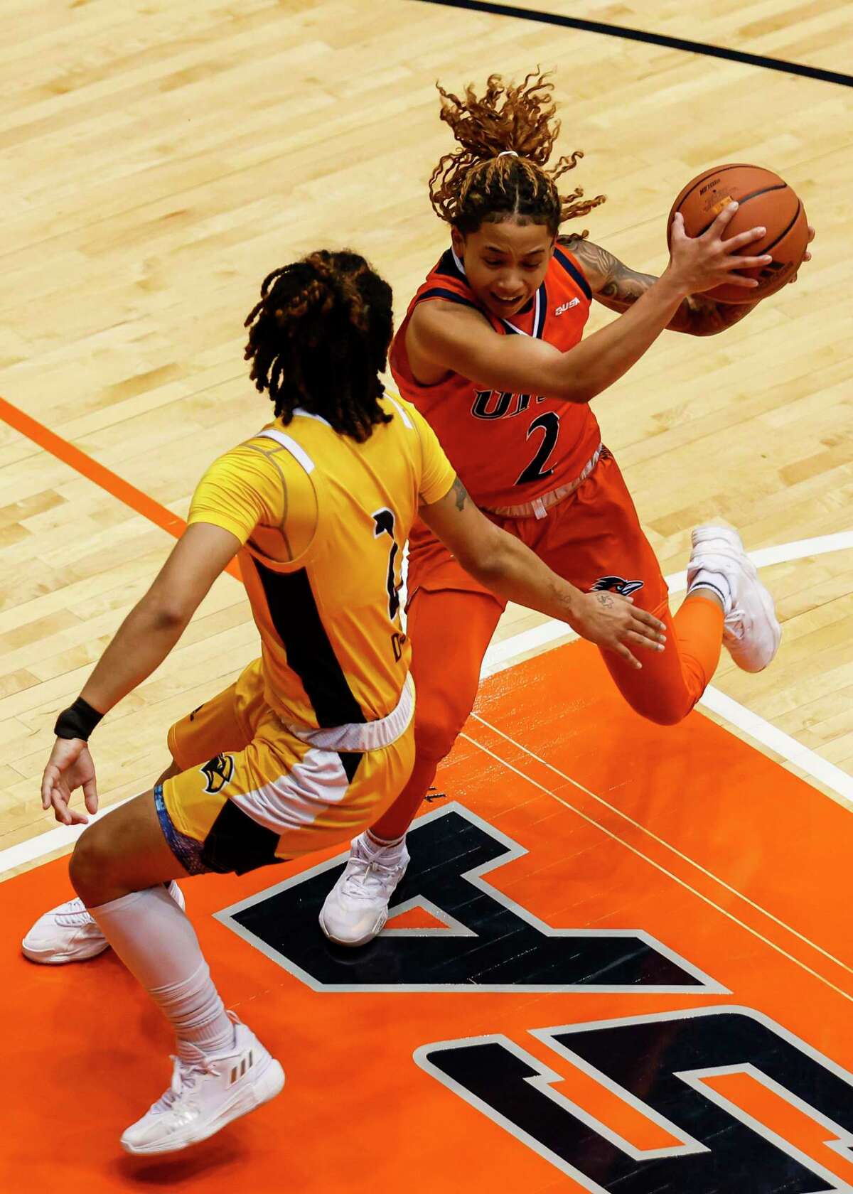 UTSA women’s basketball finding signs of progress through Karen Aston’s ...
