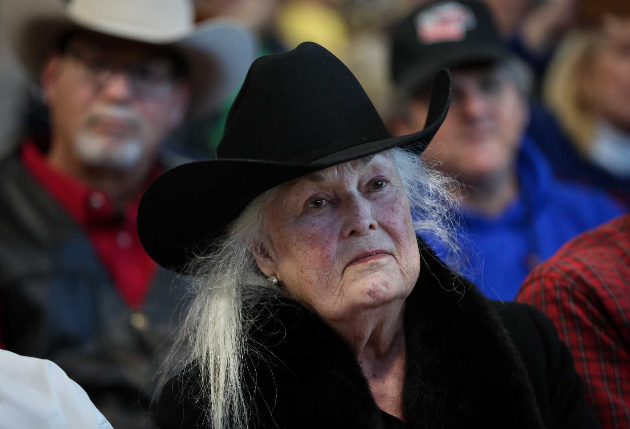 Leslie Luttrell's Instagram, Twitter & Facebook on IDCrawl