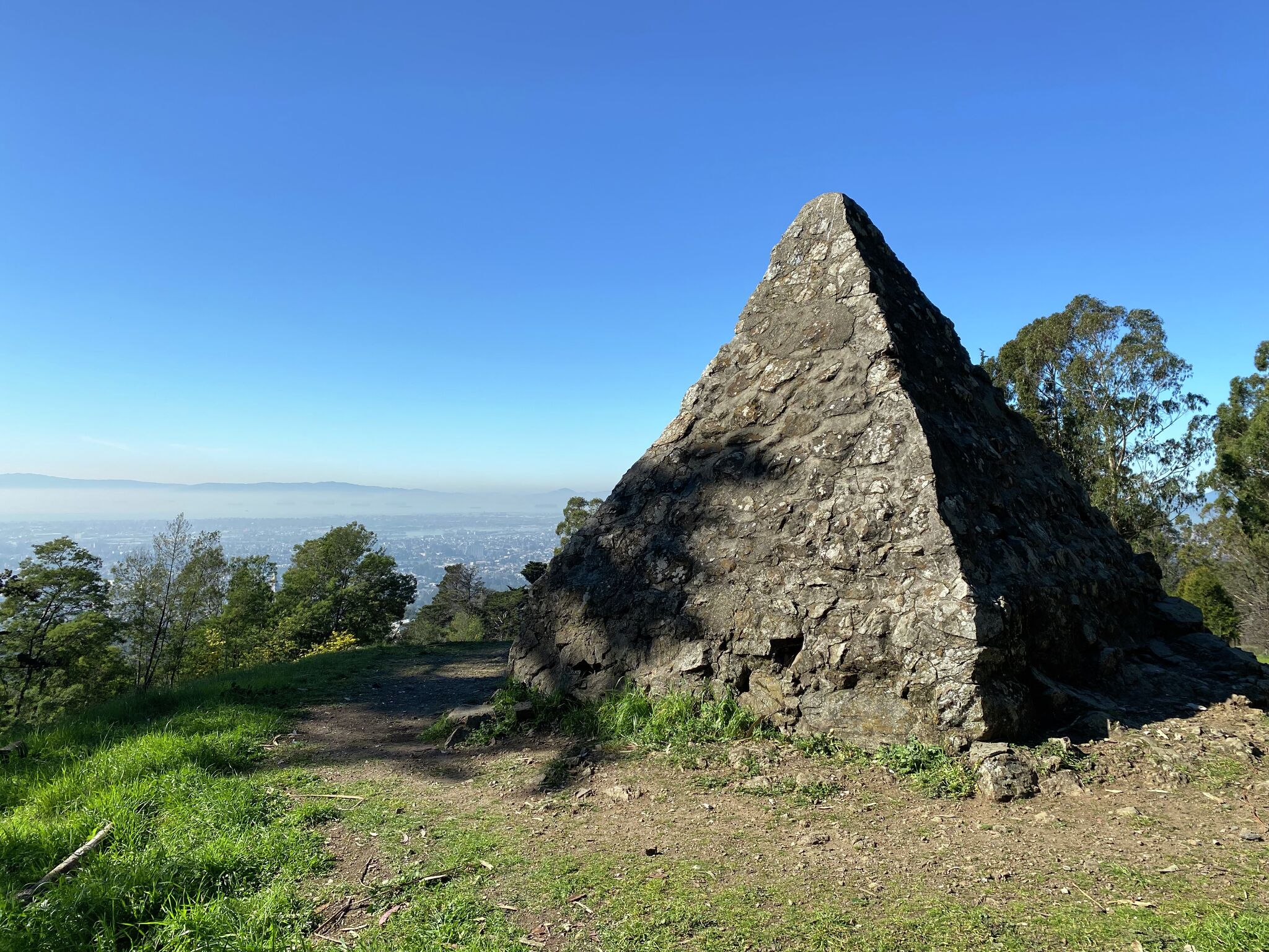 The mystery of the pyramid that looks over San Francisco