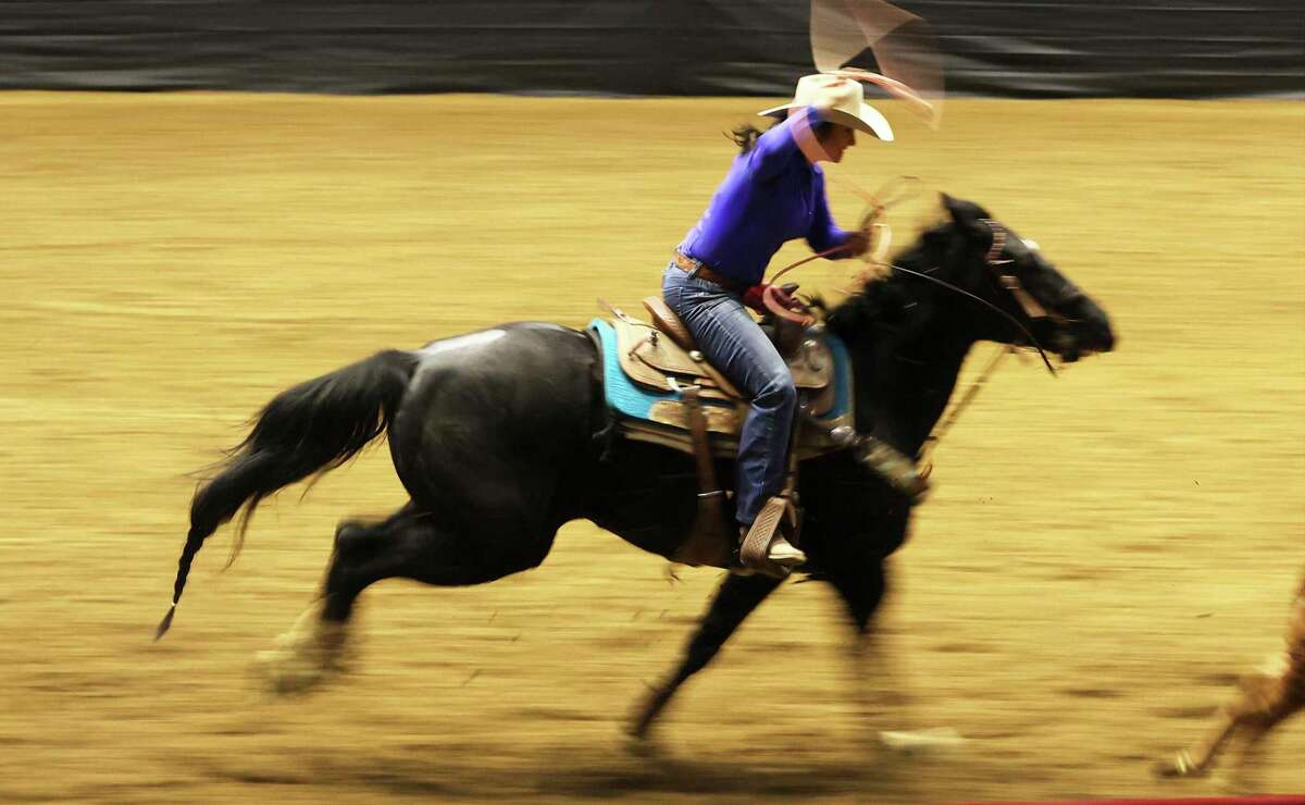 ‘Fastest girl wins:’ Ladies Breakaway Roping a crowd favorite at San ...