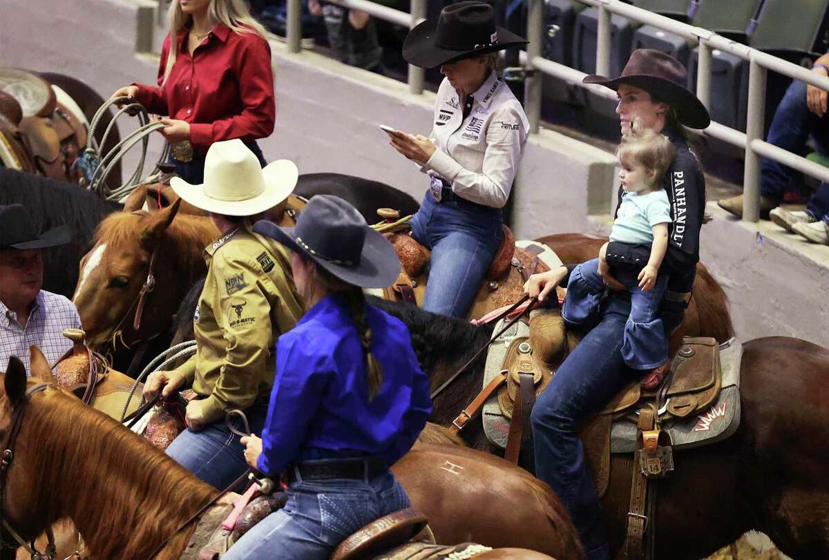 ‘Fastest girl wins:’ Ladies Breakaway Roping a crowd favorite at San ...