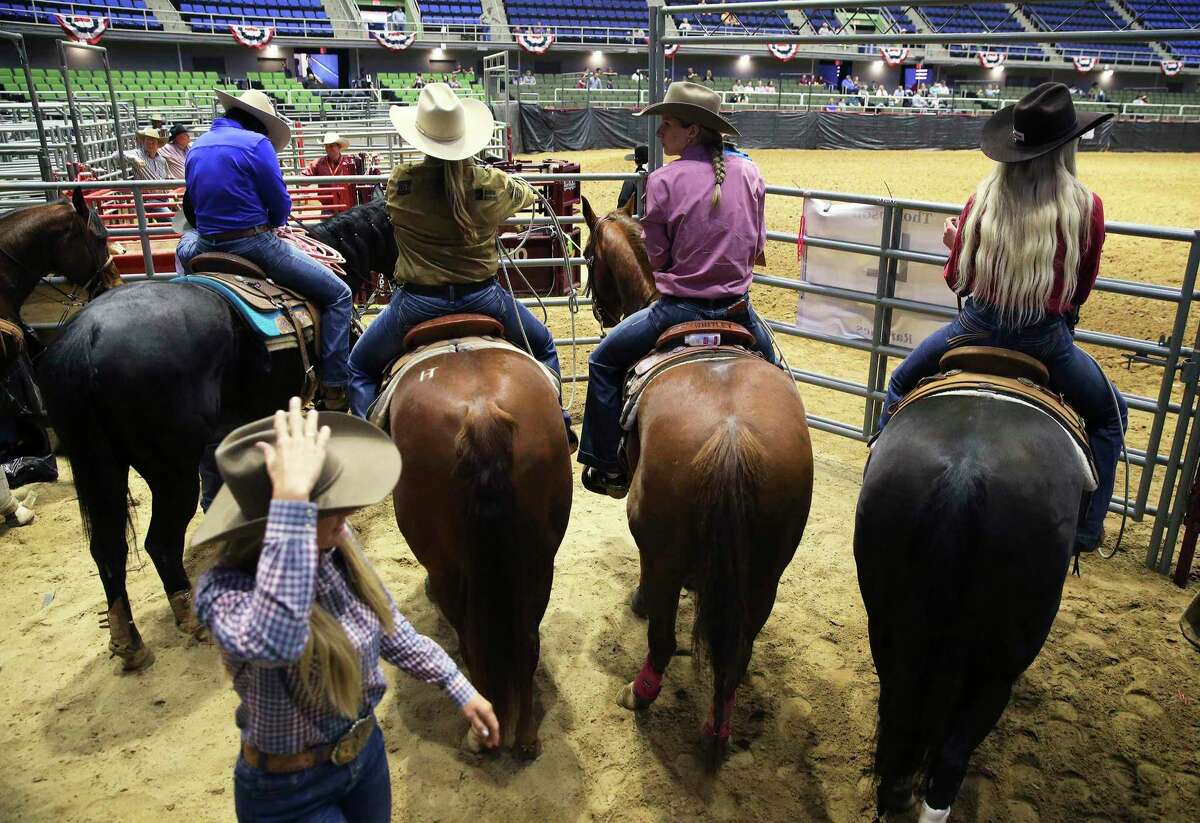 ‘Fastest girl wins:’ Ladies Breakaway Roping a crowd favorite at San ...