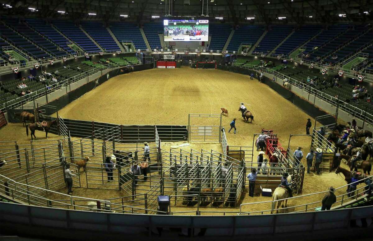 ‘Fastest girl wins:’ Ladies Breakaway Roping a crowd favorite at San ...