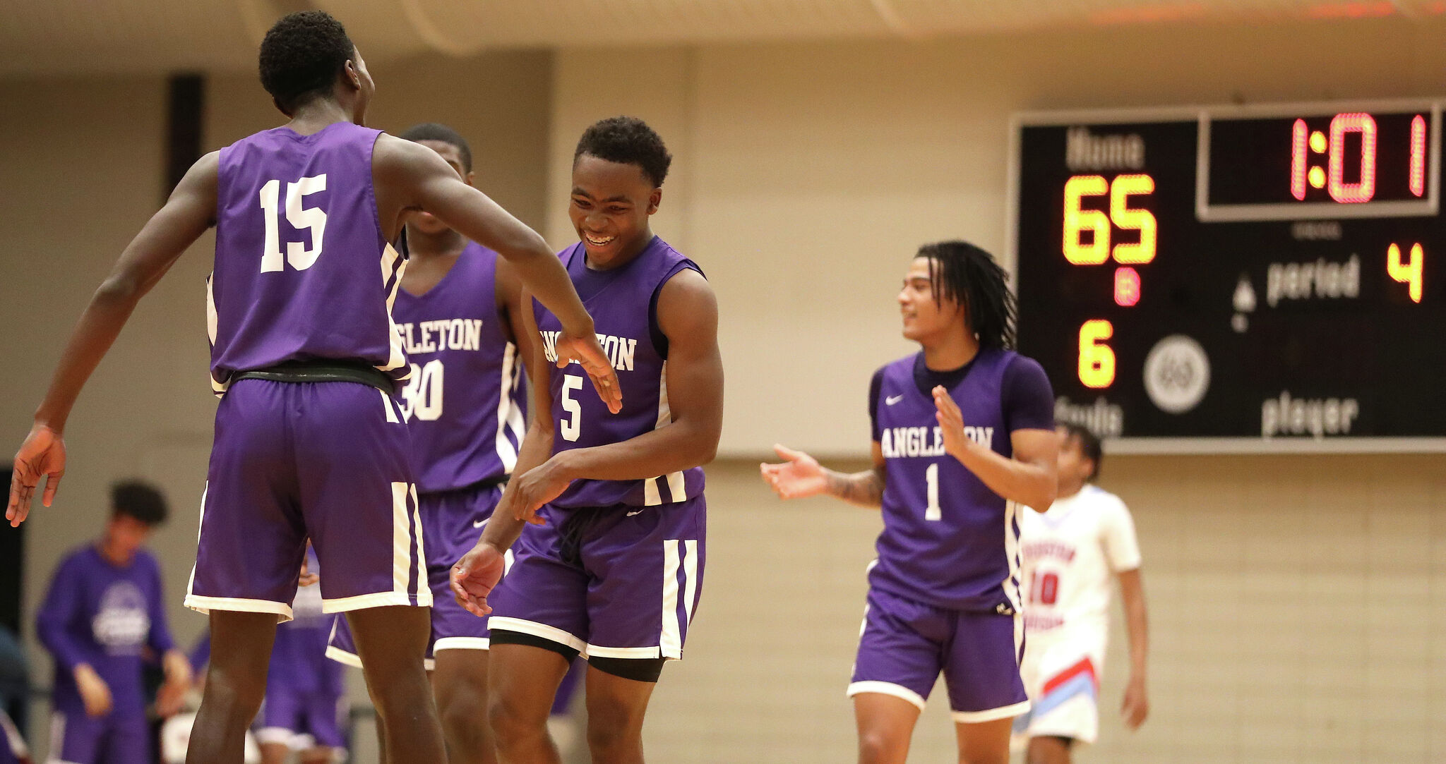 Angleton takes down Madison in bi-district round