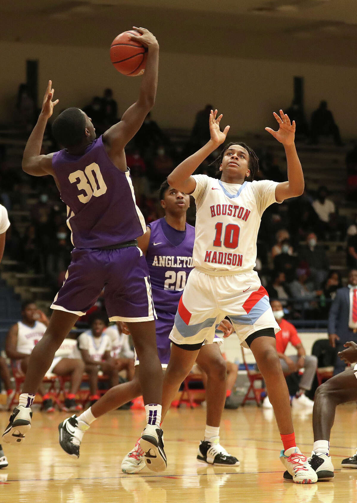 Angleton takes down Madison in bi-district round