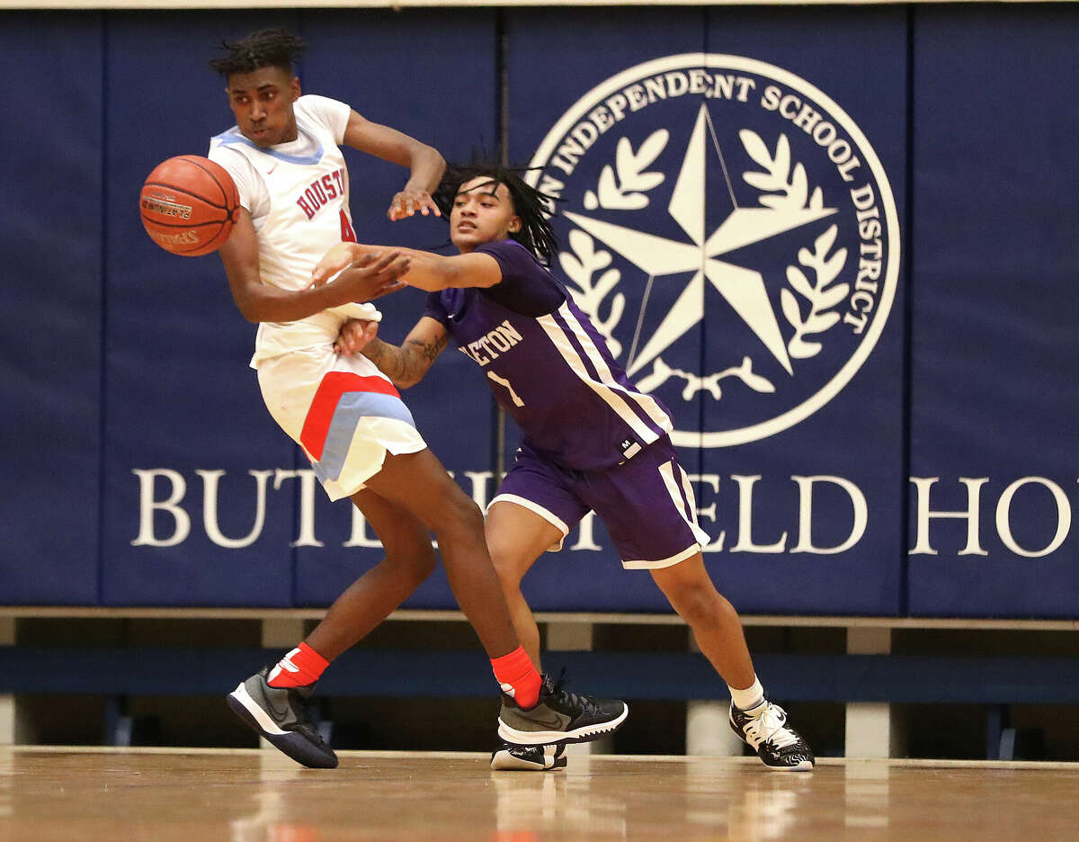 Angleton takes down Madison in bi-district round