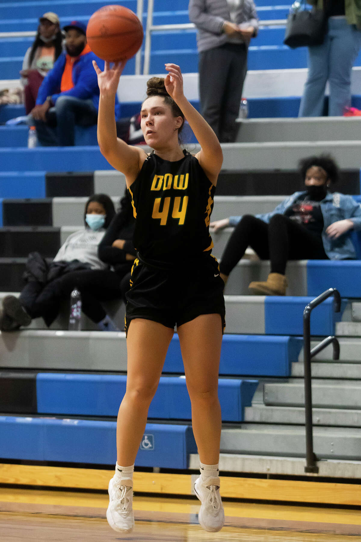 Dow dynasty: Chargers edge CA, claim 4th straight Valley crown