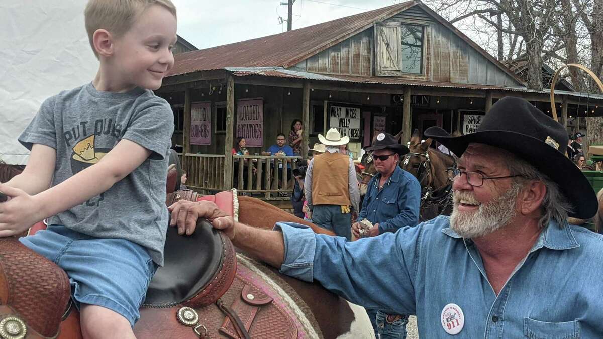 Sam Houston Trail Riders welcomed in Tomball on way to Houston Rodeo