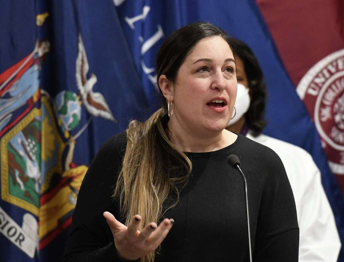 Schumer pushes bill to cap insulin costs