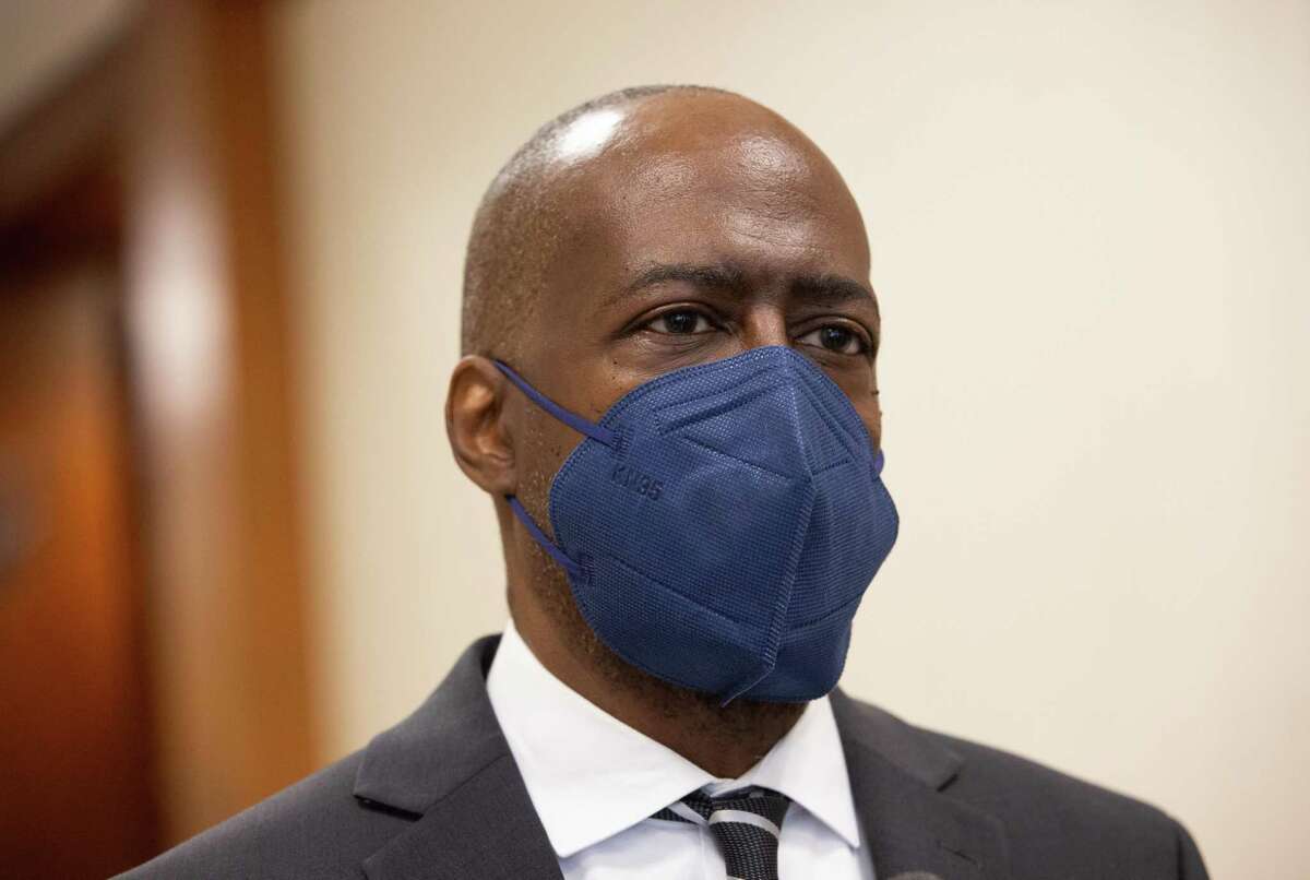 Judge upholds $1.2 million bail for Houston man accused of strangling ...