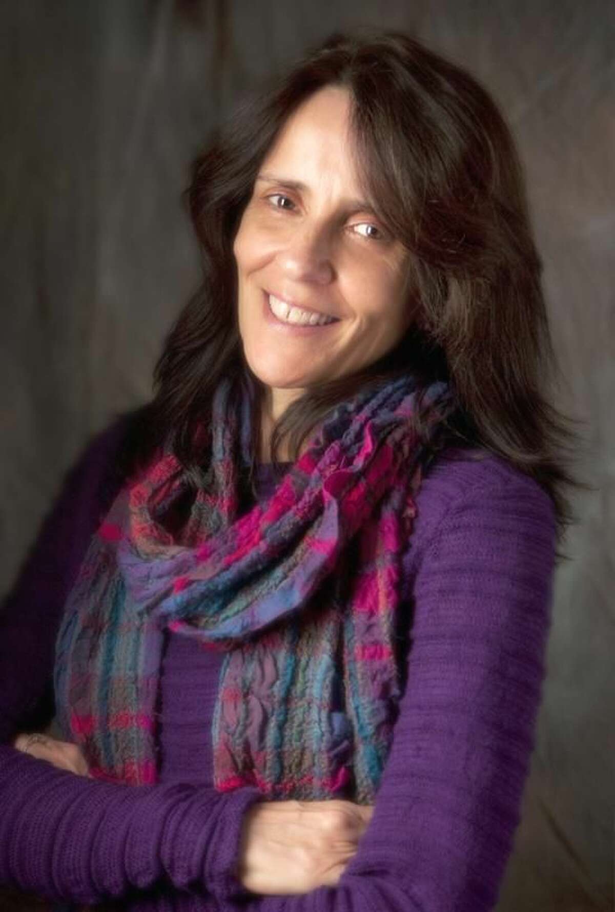 Holy Smokes: Folk rocker Suzzy Roche comes to Deep River Saturday