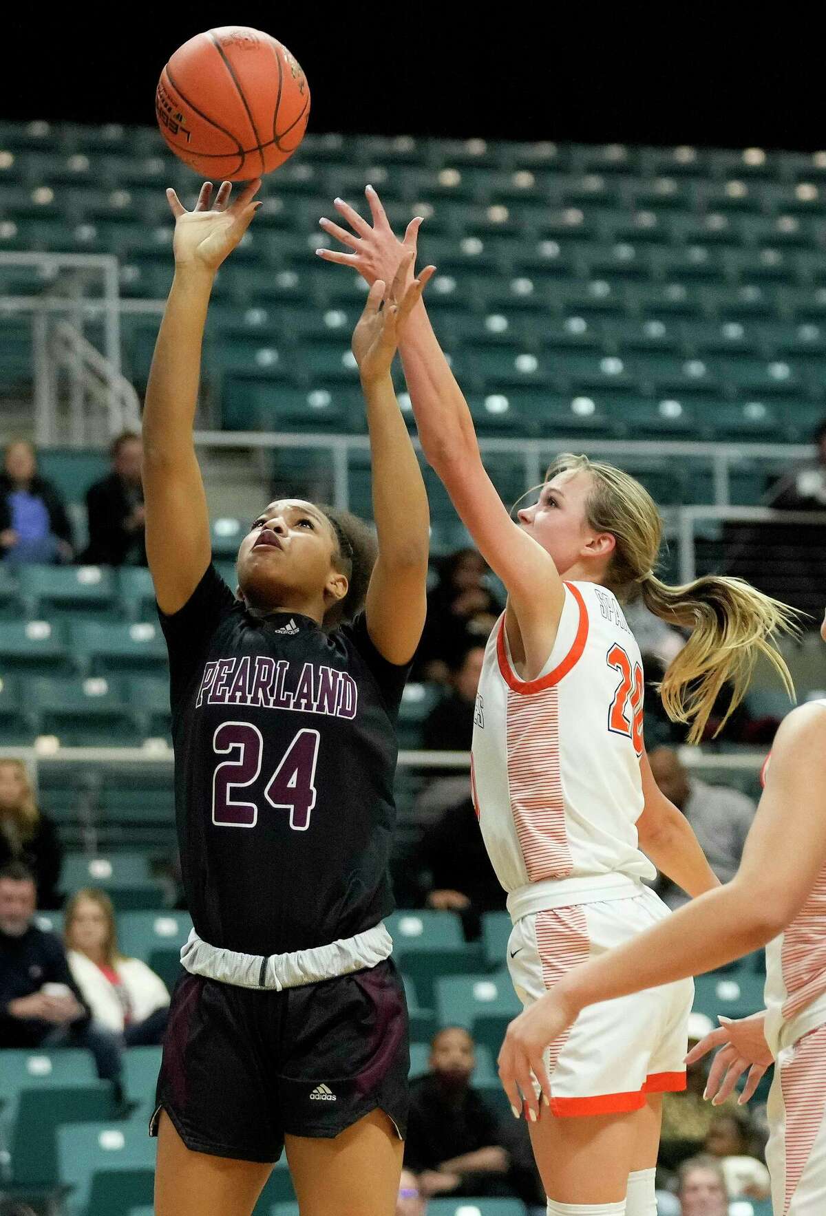 Pearland tops Seven Lakes, advances to regional championship