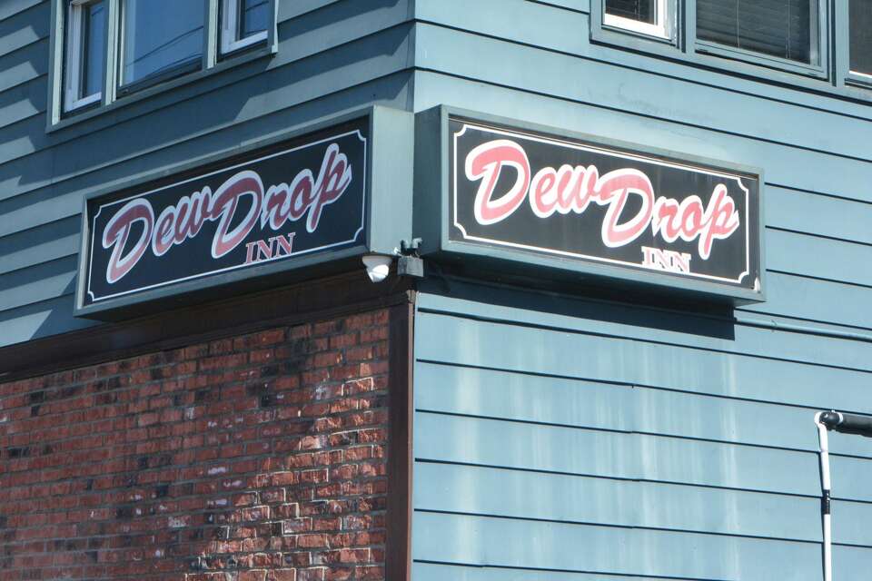 Dew Drop Inn named best 'Hole-In-The-Wall Restaurant' in Connecticut