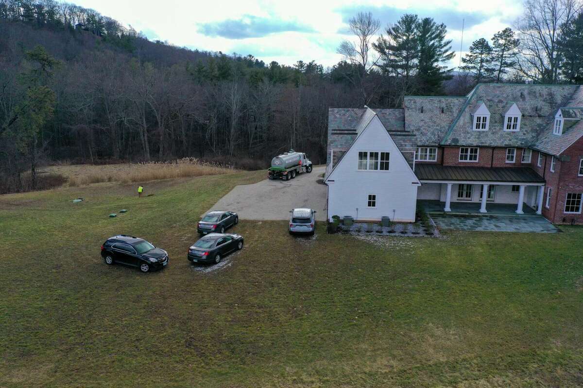 ‘Bone Finder’ flags disturbed areas, leading to dig at former Dulos ...