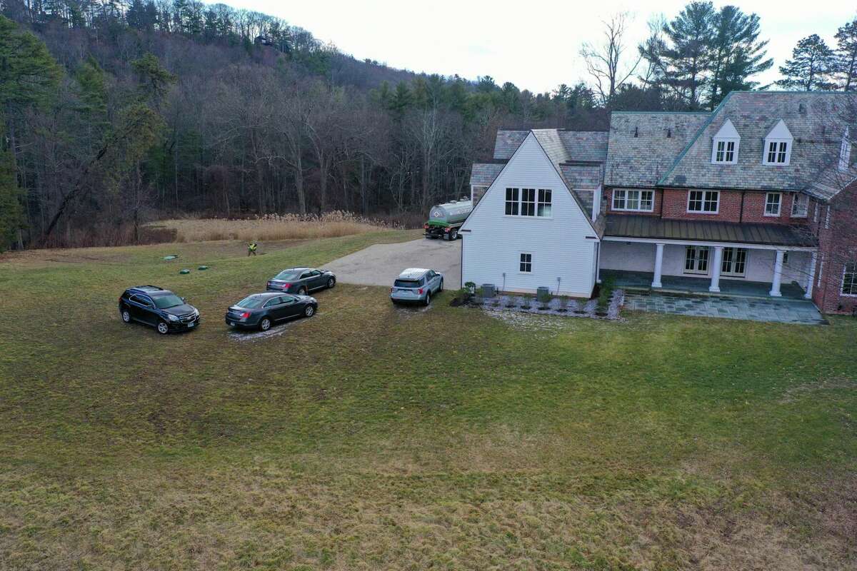 ‘Bone Finder’ flags disturbed areas, leading to dig at former Dulos ...