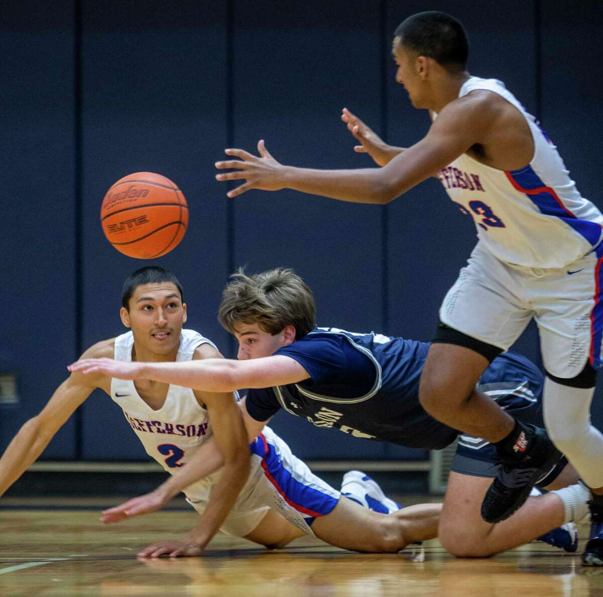 Boys basketball: Boerne Champion, Veterans Memorial advance to third round