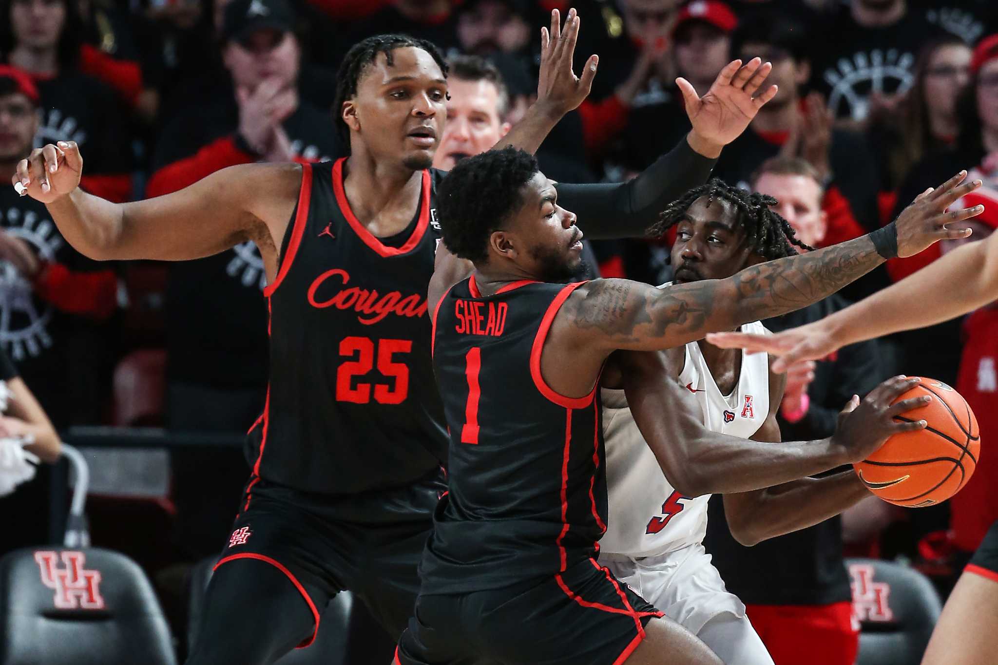 No. 14 Houston maintains grip on AAC with win over SMU