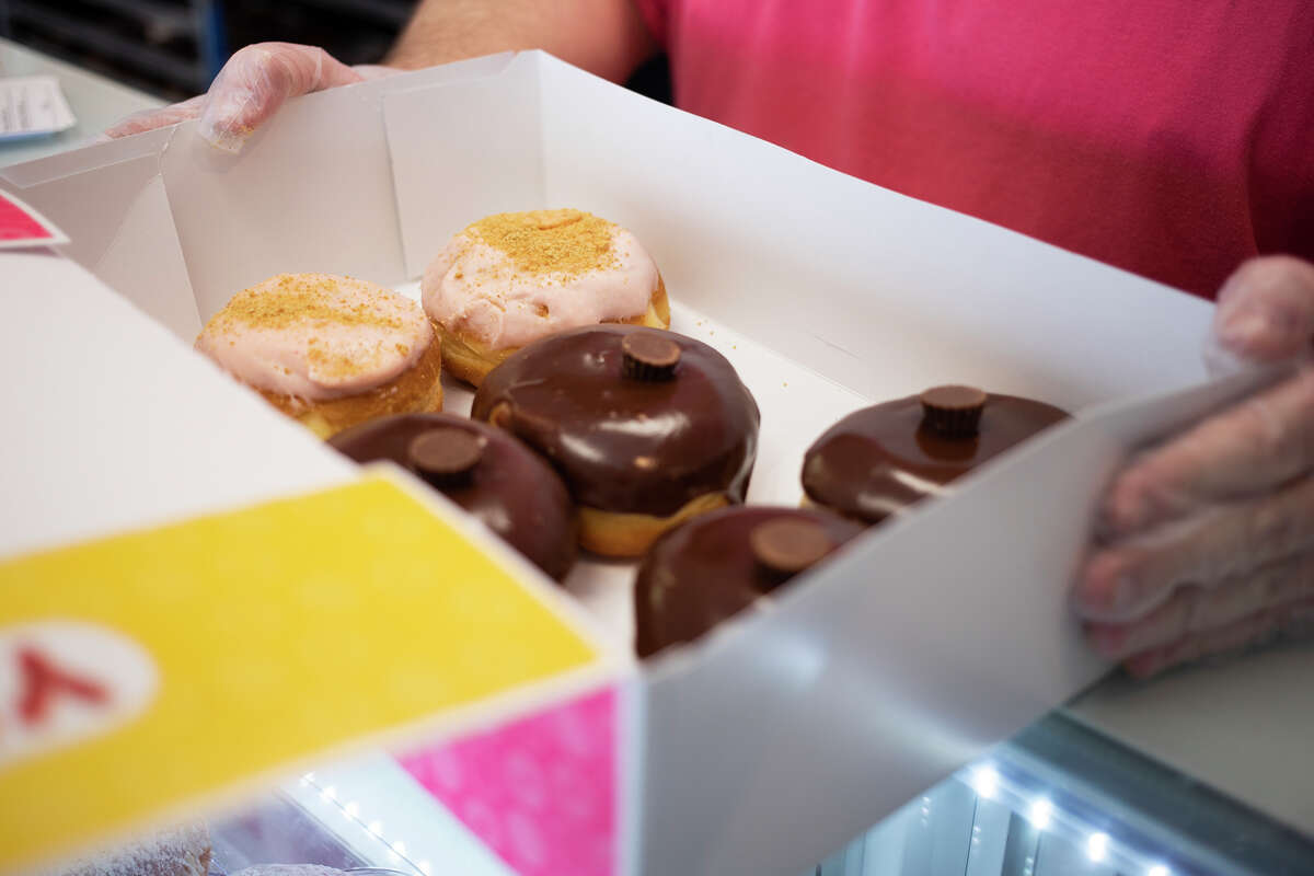 SEEN: Paczki sold at The Gourmet Cupcake Shoppe ahead of Fat Tuesday