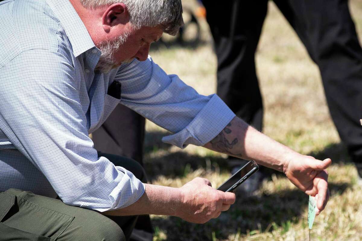 Family of couple from 1980s cold case travels to Houston crime scene ...