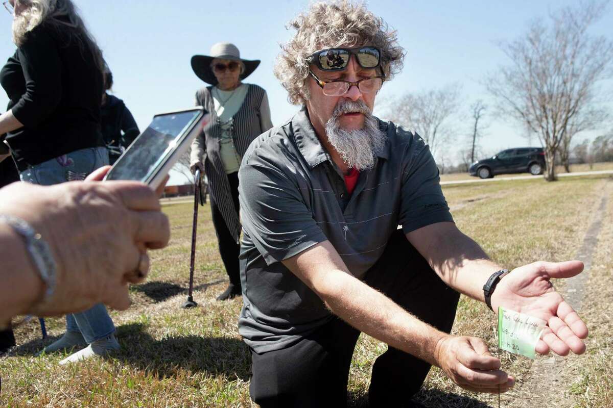 Family of couple from 1980s cold case travels to Houston crime scene ...