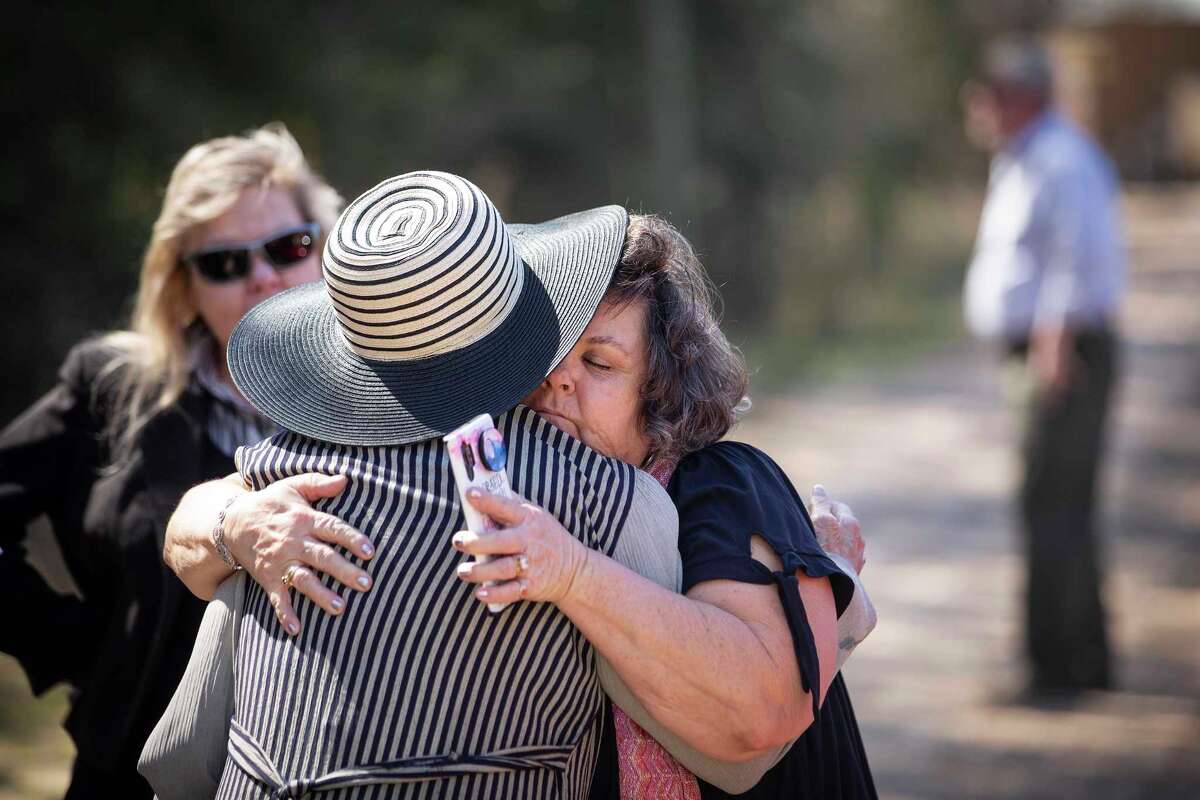 Family of couple from 1980s cold case travels to Houston crime scene ...