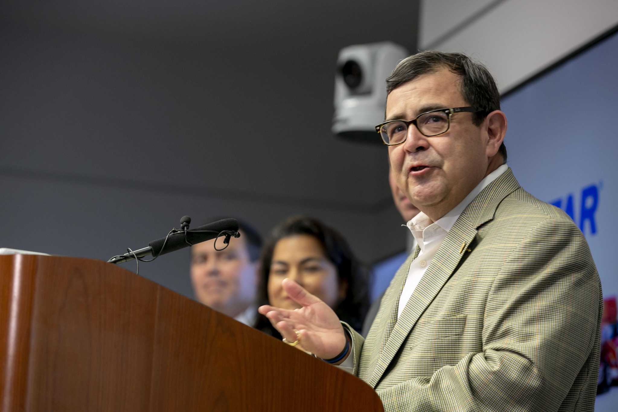 Former state Sen. Pete Flores leads in GOP primary for Hill Country ...