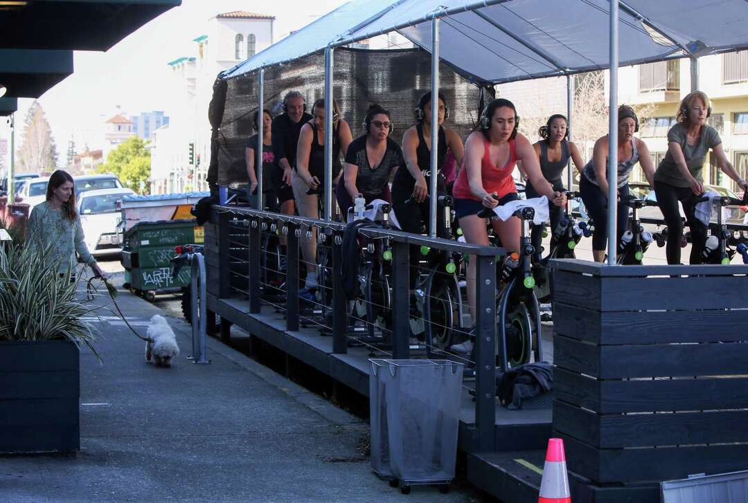 Oakland just made outdoor restaurant parklets and sidewalk cafes permanent