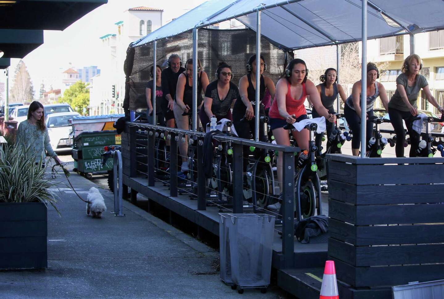 Oakland just made outdoor restaurant parklets and sidewalk cafes permanent