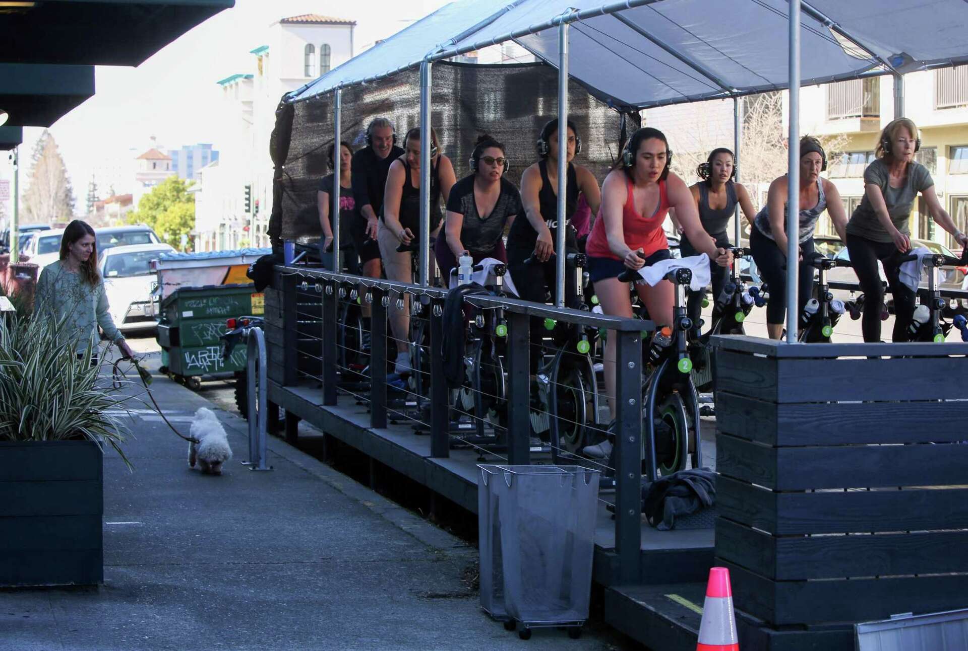 Oakland just made outdoor restaurant parklets and sidewalk cafes permanent