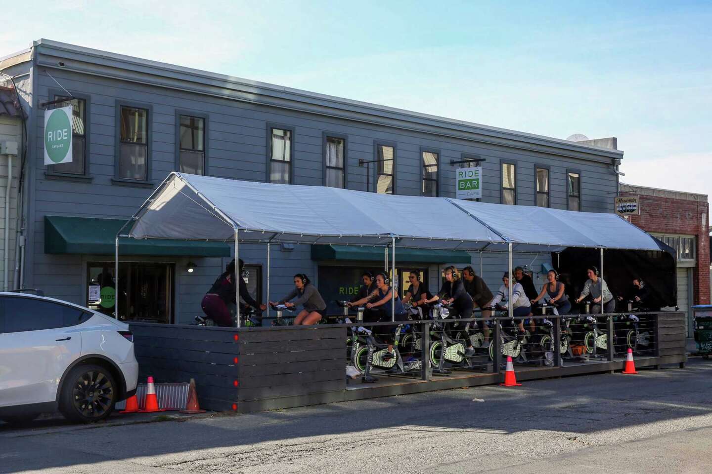 Oakland just made outdoor restaurant parklets and sidewalk cafes permanent